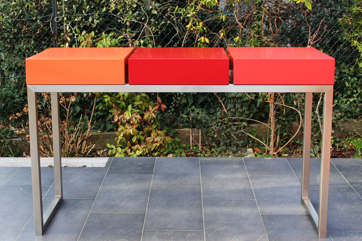 Console moderne sur mesure grand format - Les pieds sur la table